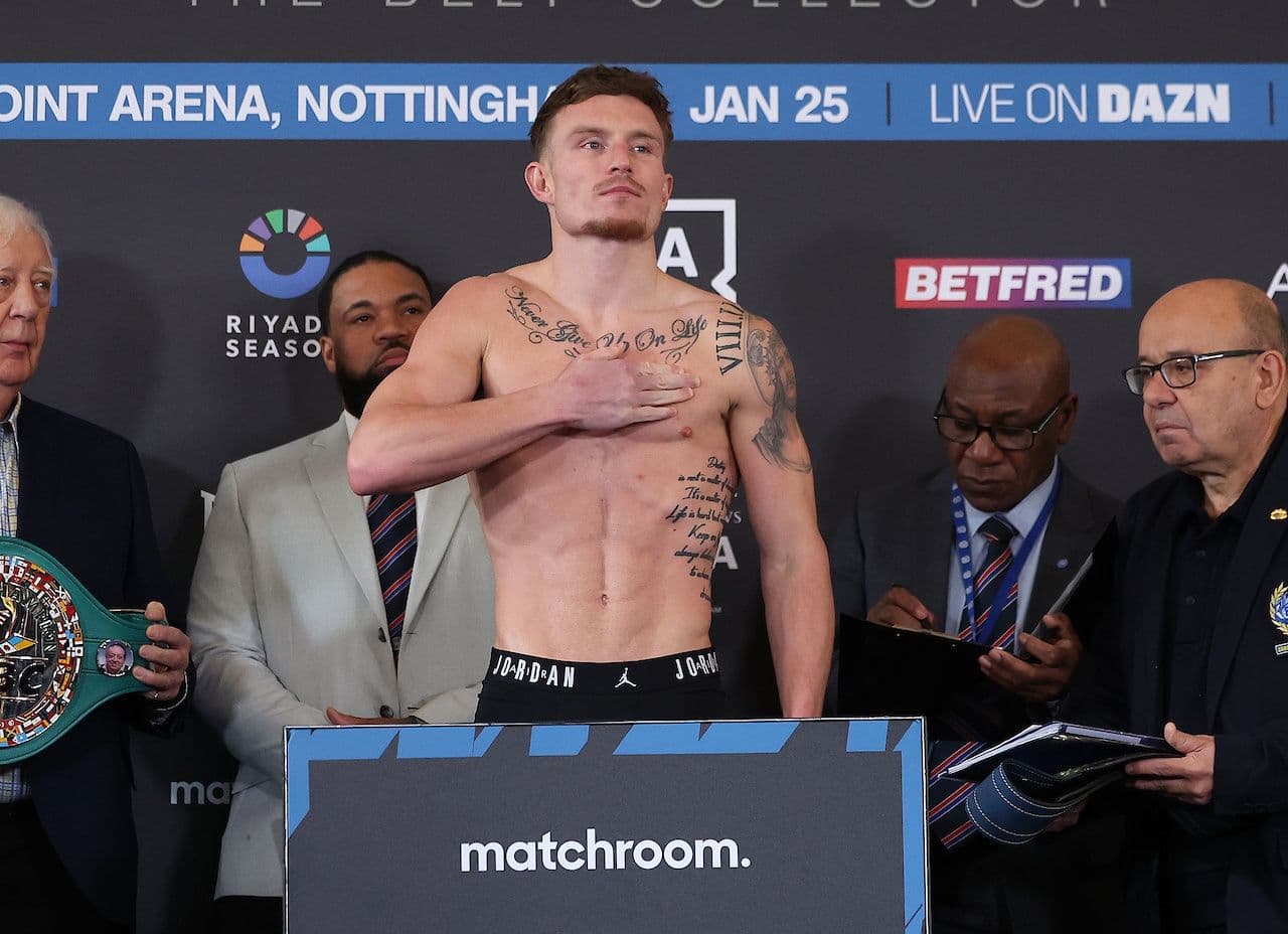 Dalton Smith Demolishes Overmatched Walid Ouizza in One Round