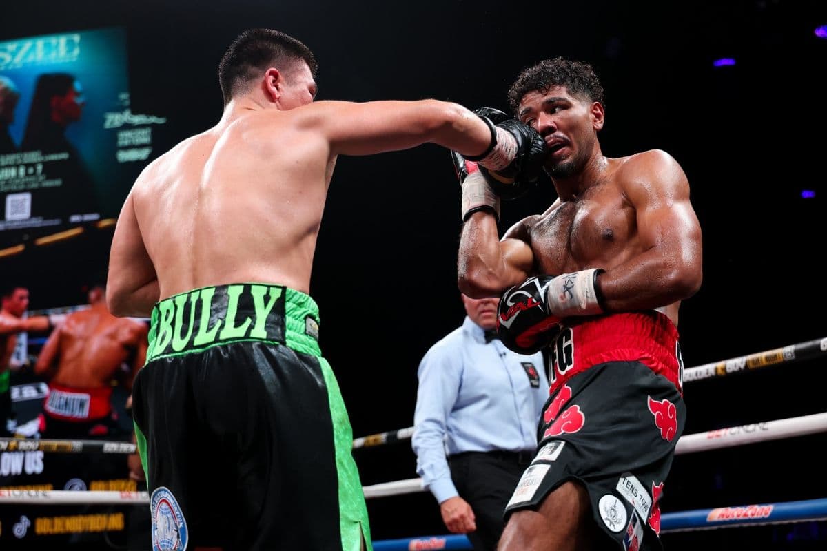 Photos: Bektemir Melikuziev Edges Darius Fulghum in Brawl